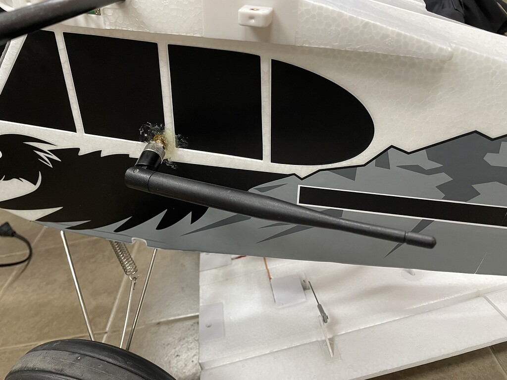 What is the correct rfd900x antenna's position on fix wing UAV ...